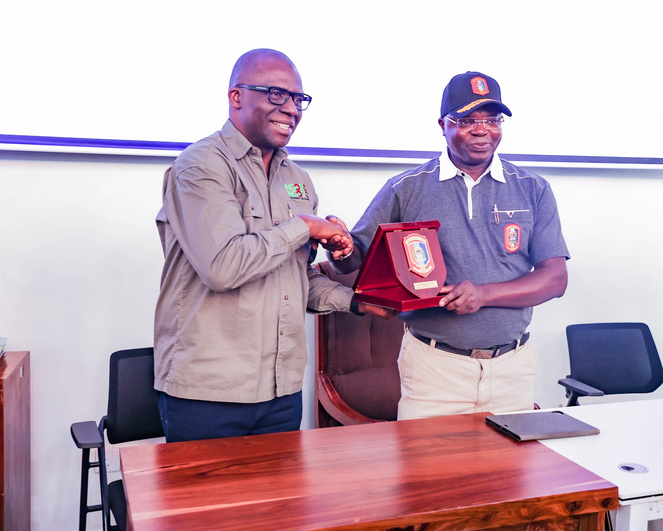 UJUMBE KUTOKA CHUO CHA TAIFA CHA ULINZI UKIONGOZWA NA BALOZI MEJA ...