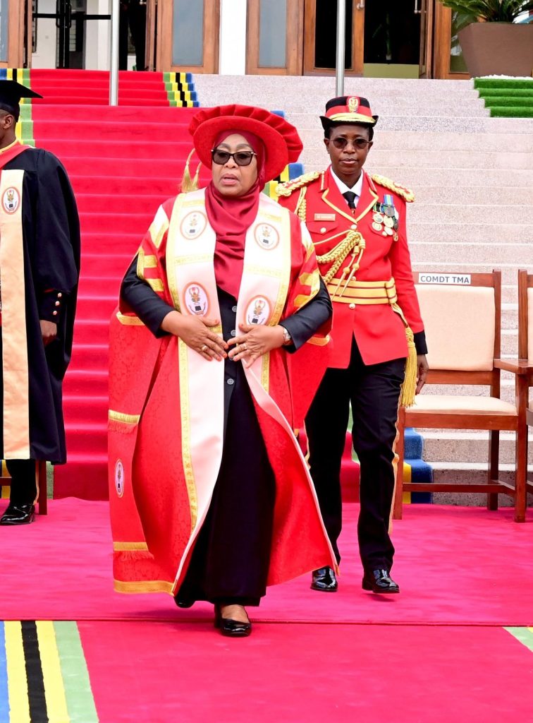 RAIS SAMIA AKIWATUNUKU SHAHADA YA KWANZA YA KIJESHI WAHITIMU 106 – Full ...