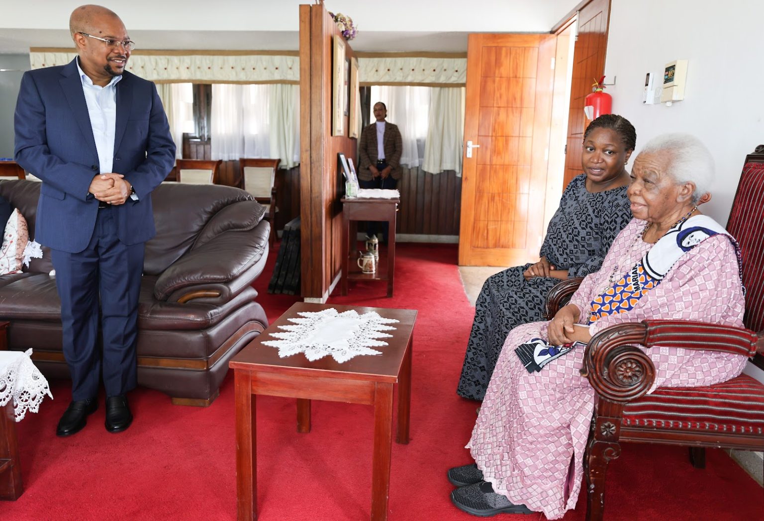 WAZIRI KIKWETE AMTEMBELEA MAMA MARIA NYERERE NA MAMA ANNA MKAPA – Full ...