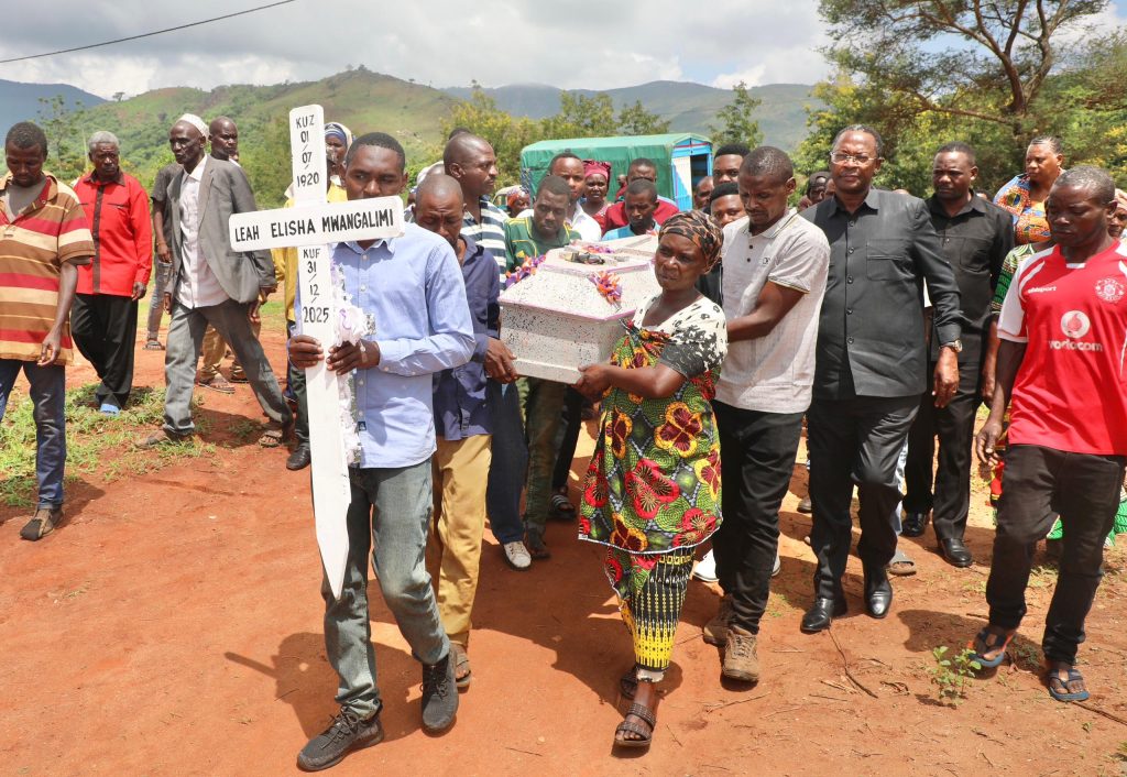 WAZIRI SIMBACHAWENE ASHIRIKI KUPOKEA MWILI WA MARAHEMU MWANGALIMI ...