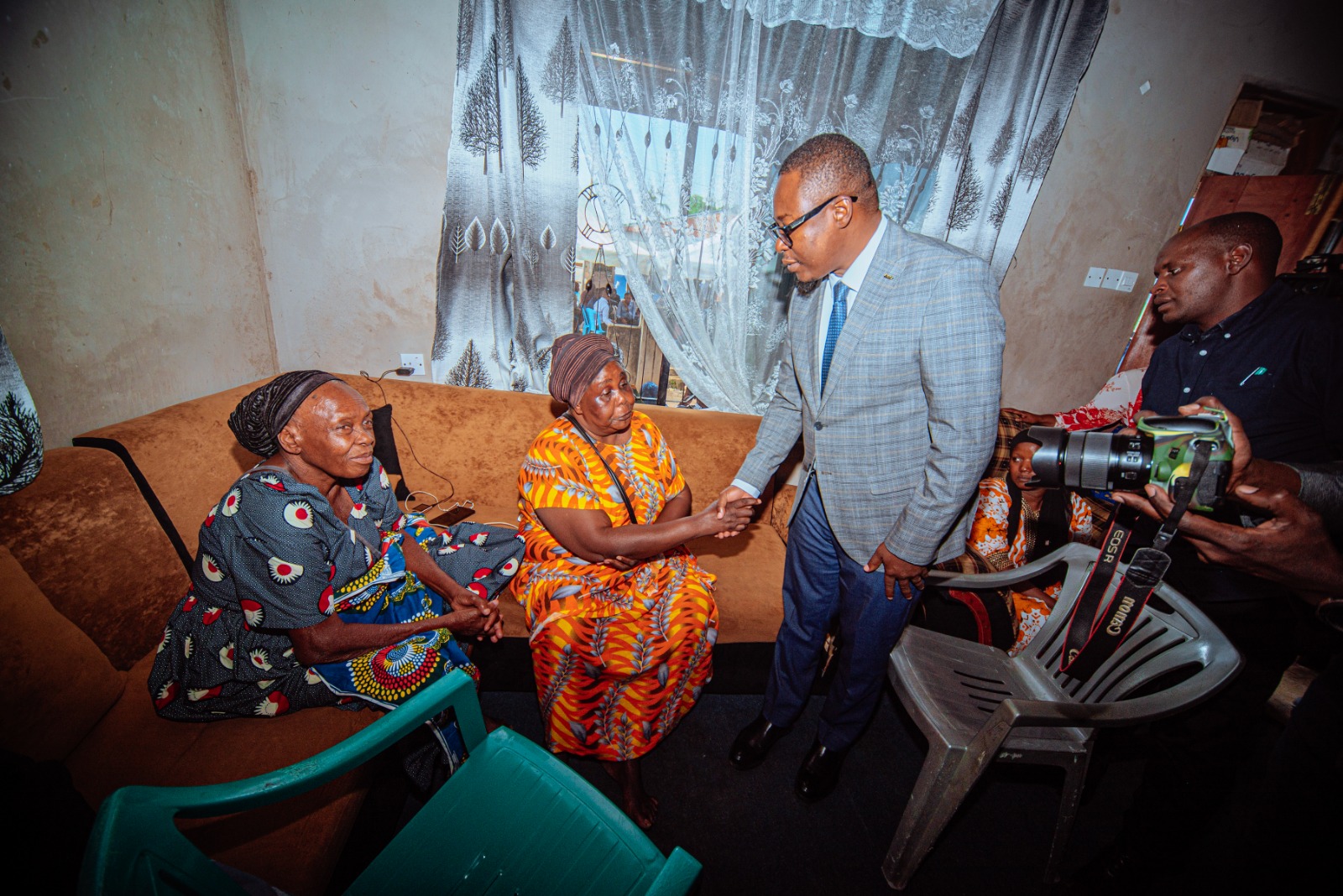NAIBU WAZIRI WA MAJI ATOA POLE MSIBA KIFO CHA MENEJA UBORA WA MAJI ...