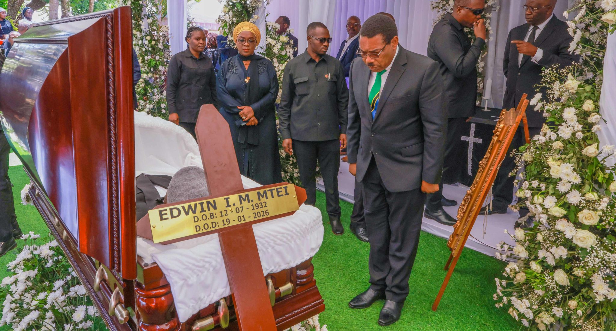 DKT. MWIGULU MSIBANI KWA MZEE MTEI – Full Shangwe Blog