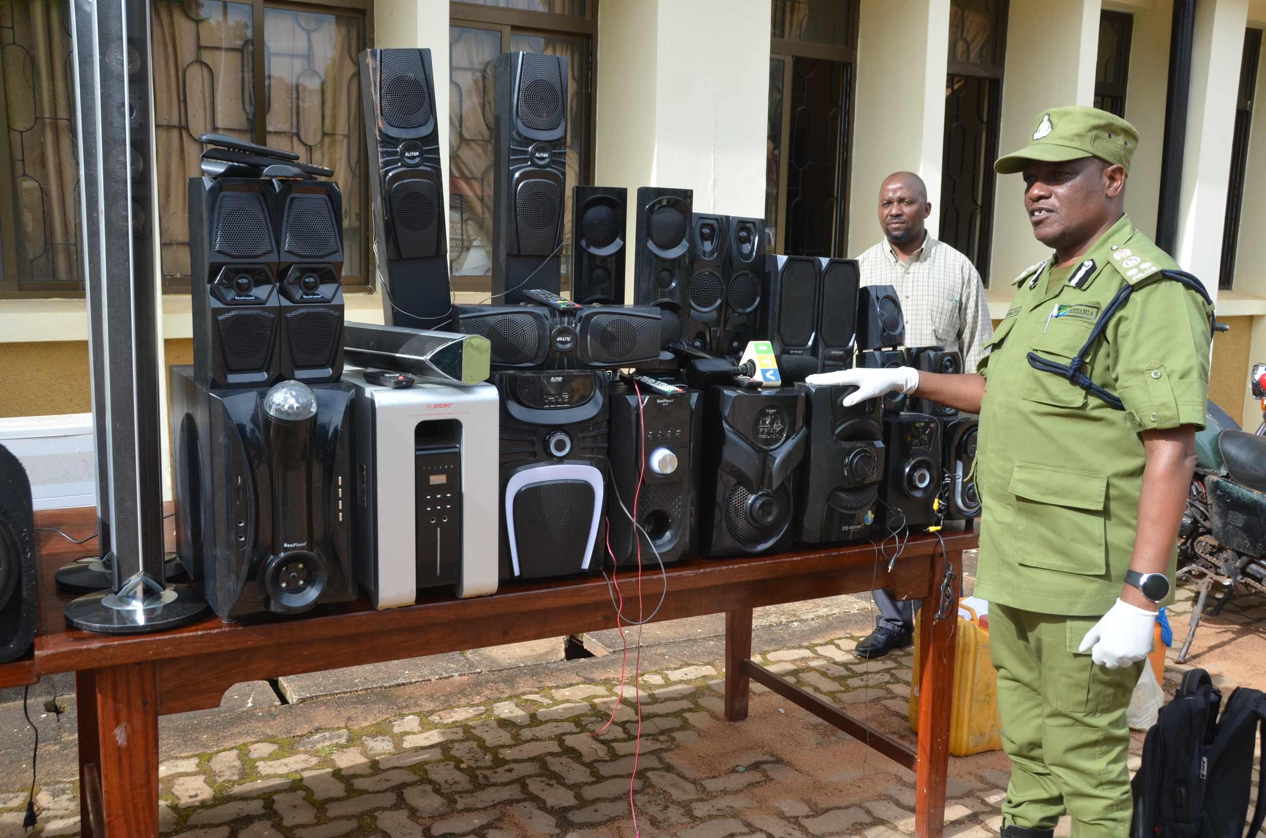 JESHI LA POLISI MKOANI RUVUMA LAWADAKA WATU WATATU KWA UTAPELI – Full ...