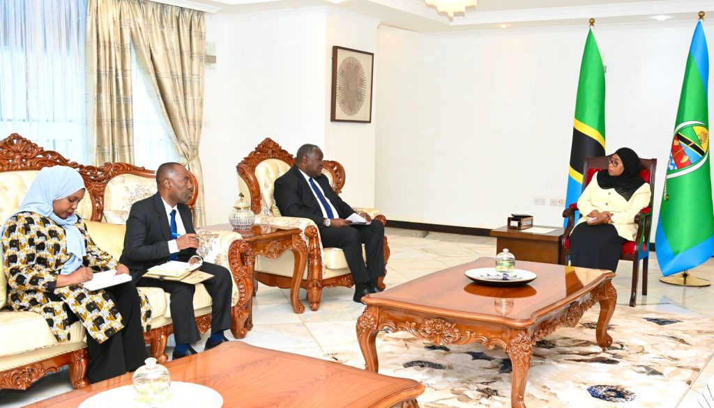 RAIS SAMIA AKUTANA NA KATIBU MKUU WA JUMUIYA YA AFRIKA MASHARIKI BALOZI ...